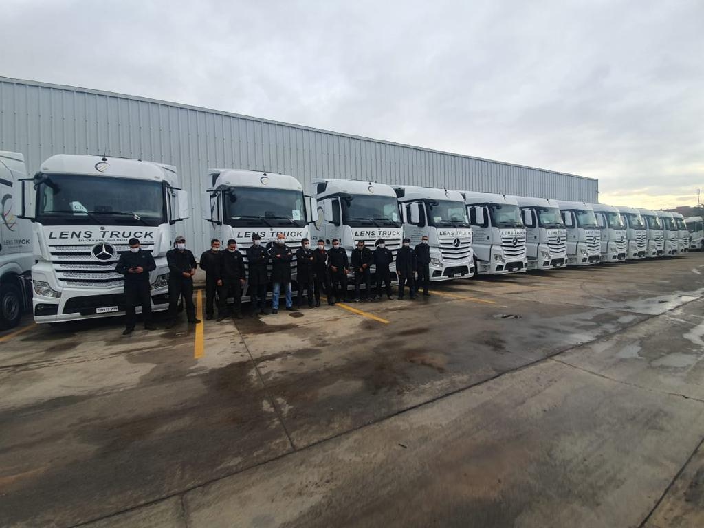 PHOTOS – LENS TRUCK